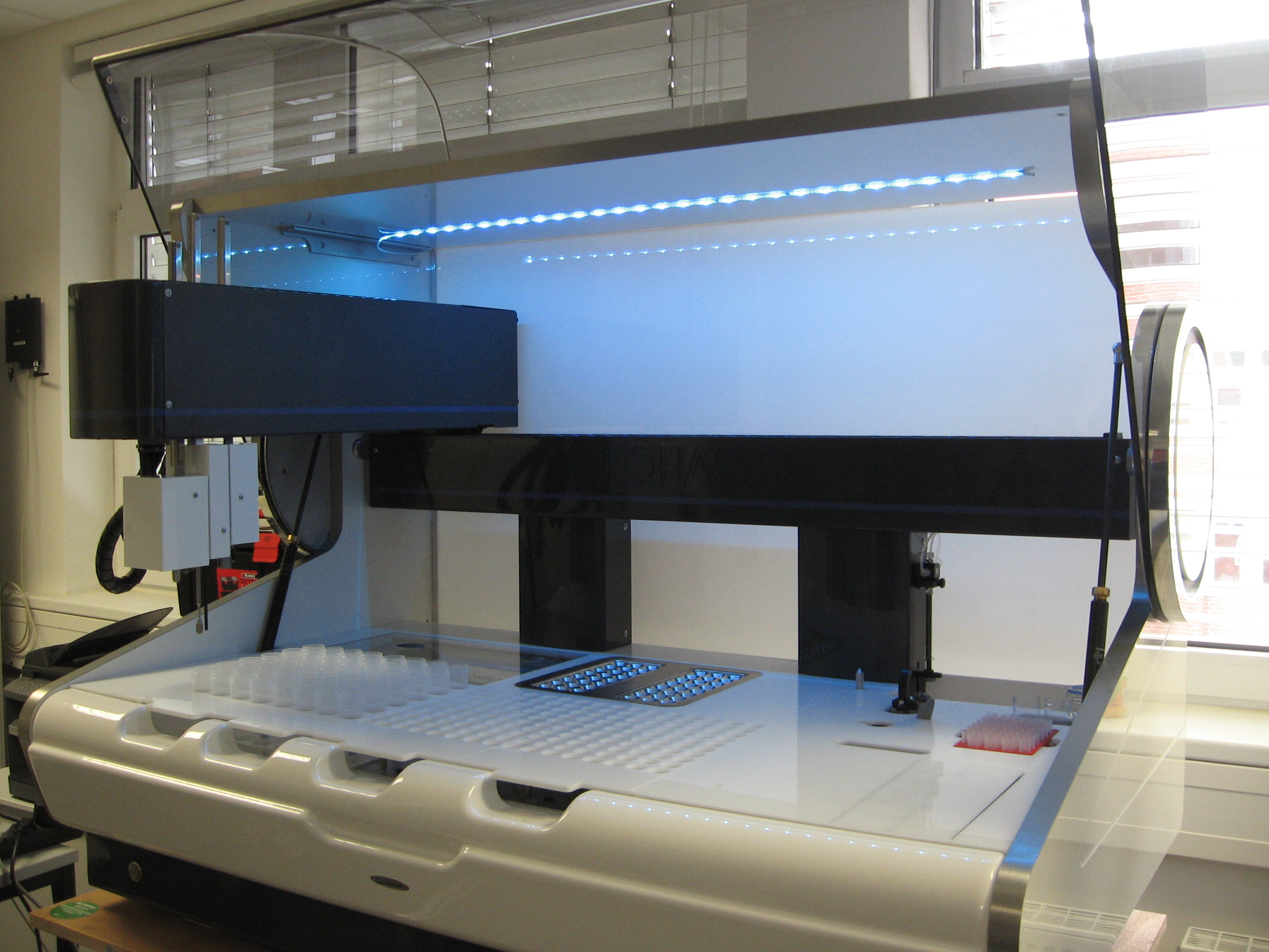 Des analyses de laboratoire toujours plus automatisées - La Revue EIN