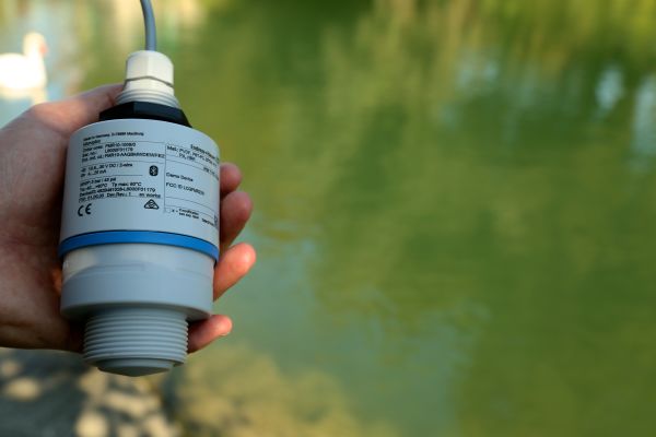 Micropilot FMR10/FMR20 - Capteur radar innovant pour la mesure continue ...